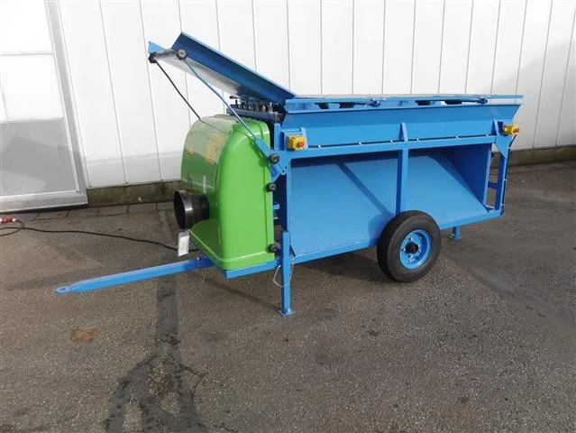 New onion topper with 8 rollers • Duijndam Machines