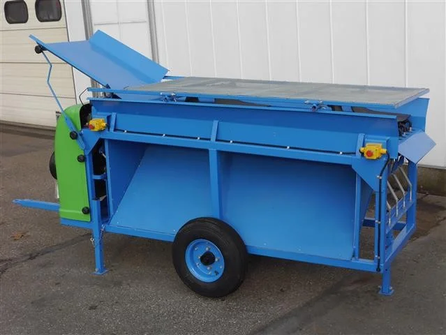 New onion topper with 8 rollers • Duijndam Machines