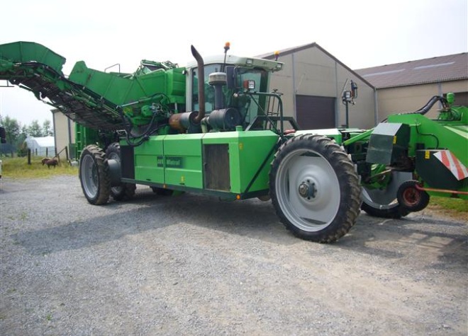 AVR Mistral self driven potato harvester • Duijndam Machines