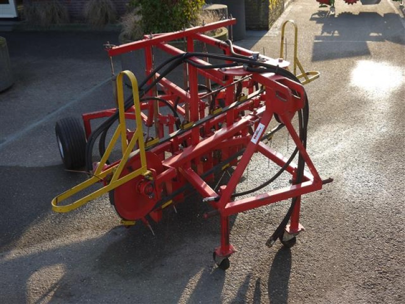 Halmec cutter for strawberry branches - runners. • Duijndam Machines