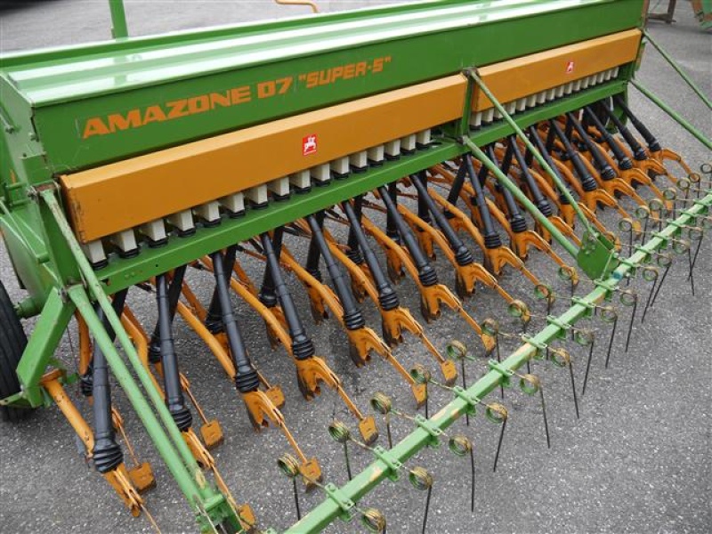 Amazone Super S 7 Seeder for grain with 33 pipes • Duijndam Machines