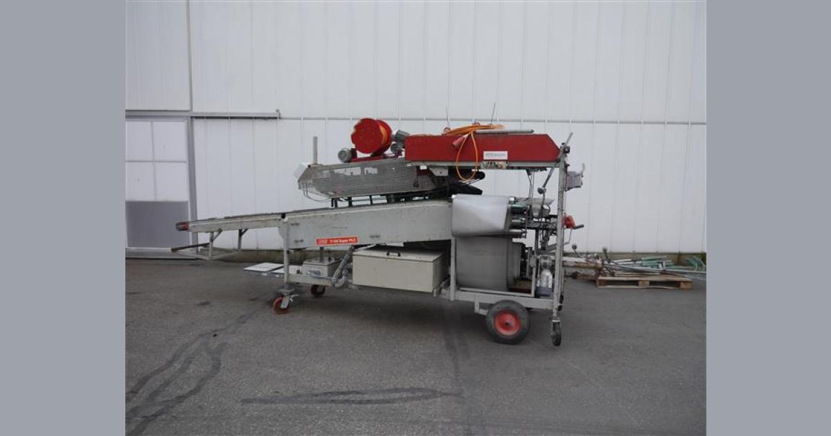 BTM Harvesting and processing machine for Chrysanthemum • Duijndam Machines