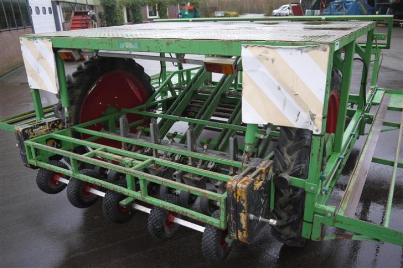 Basrijs towed transplanter planting machine for soilblocks • Duijndam ...