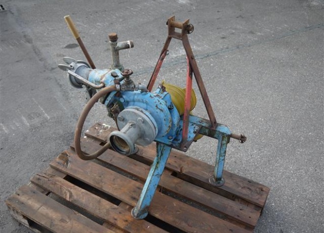 Bauer tractor water pump • Duijndam Machines