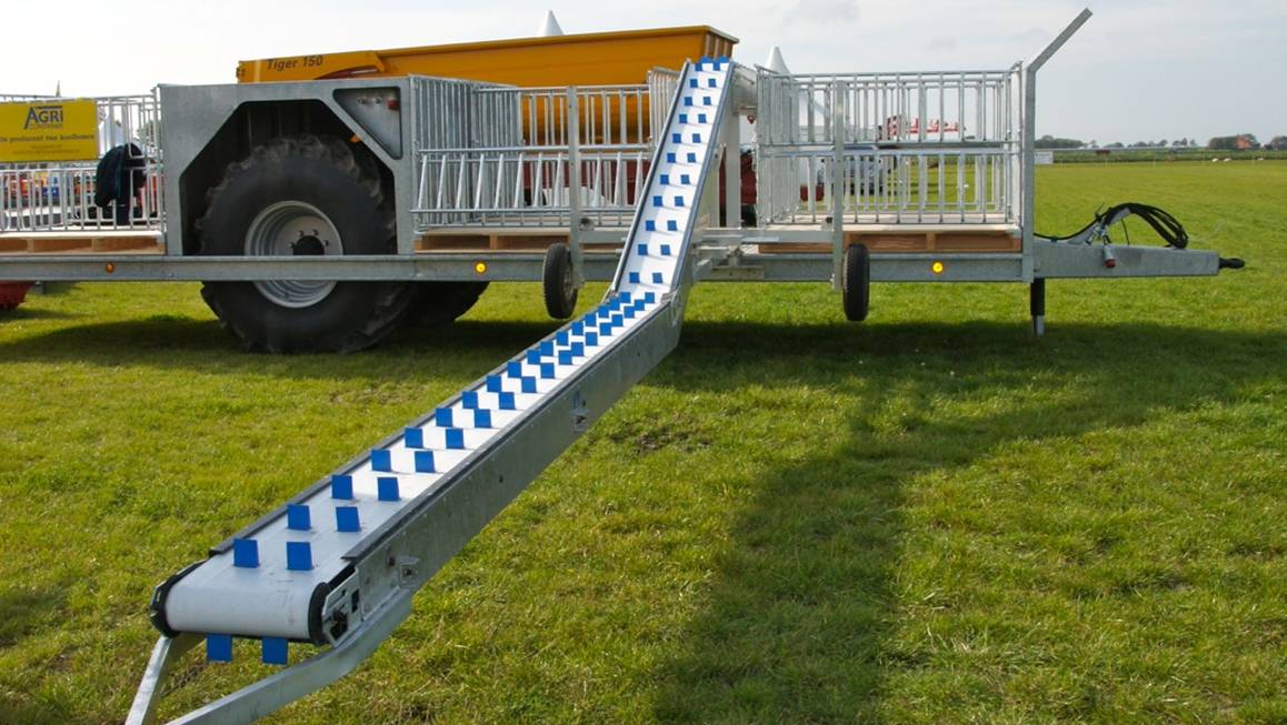 Aluminium harvesting conveyor belt for hand harvested vegetables, like ...