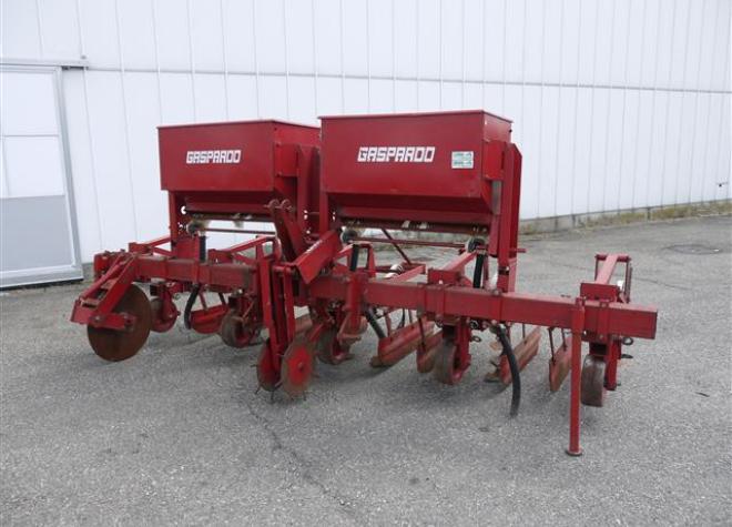 Gaspardo schoffelmachine met rijenbemester • Duijndam Machines