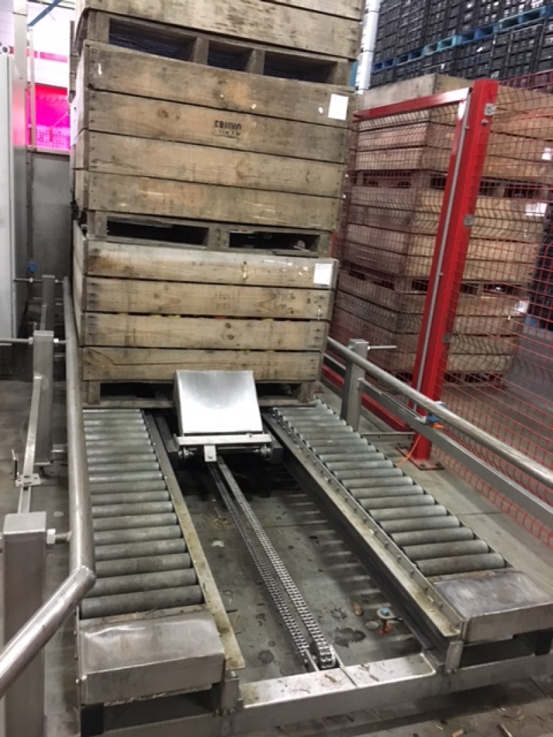 Greefa MSE sorting machine with Burg bin water dumper • Duijndam Machines