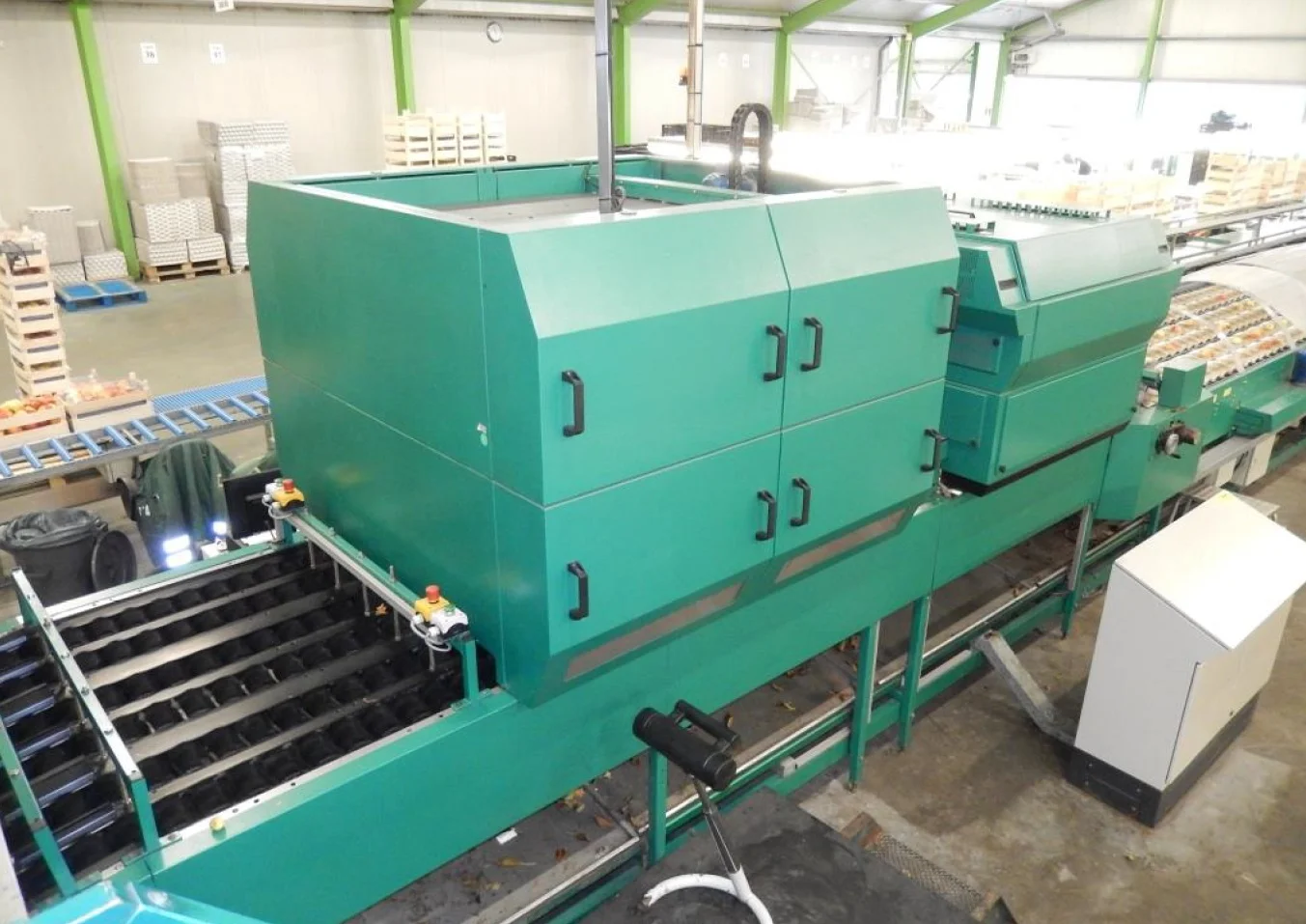 Greefa MSE sorting machine with Burg bin water dumper • Duijndam Machines