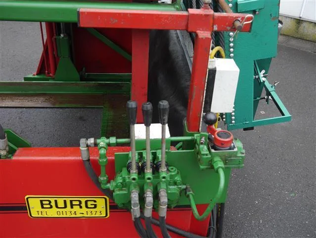 Greefa mechanical weight grader for apples complete with tipper ...