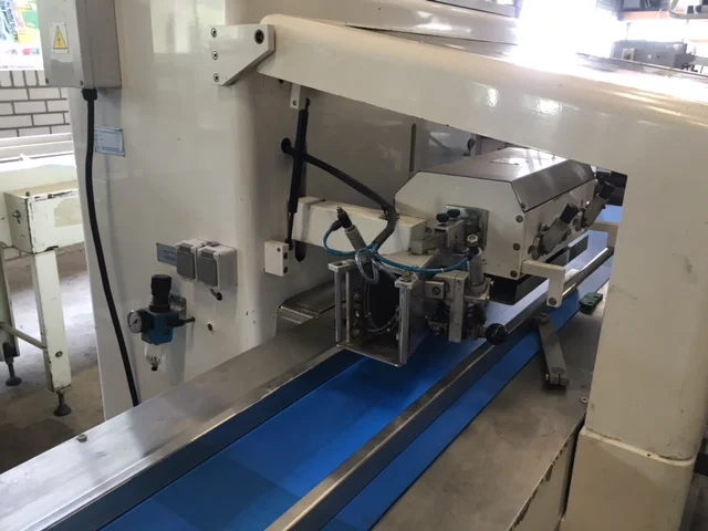 Record Nova flow pack machine • Duijndam Machines