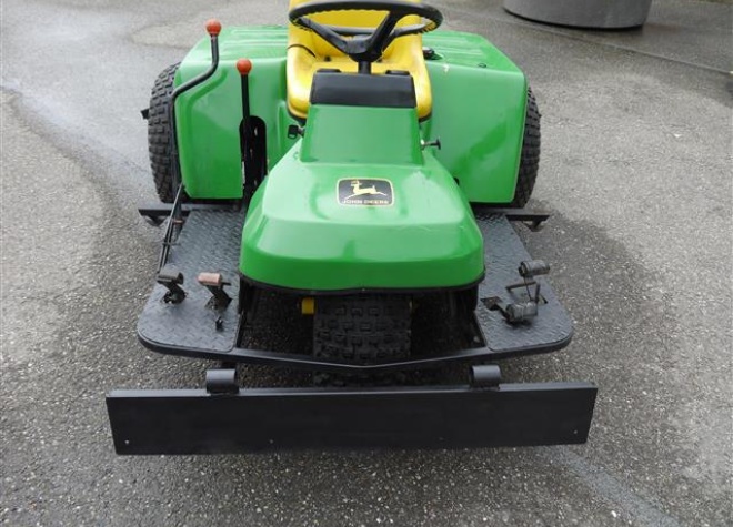 John deere 3-wheel bunker rake • Duijndam Machines