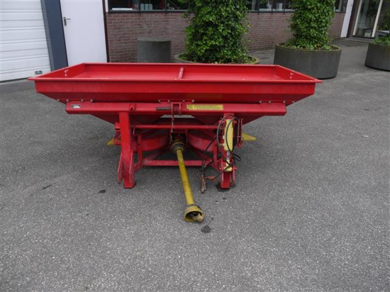Lely superlarge 1600 fertilizer spreader • Duijndam Machines