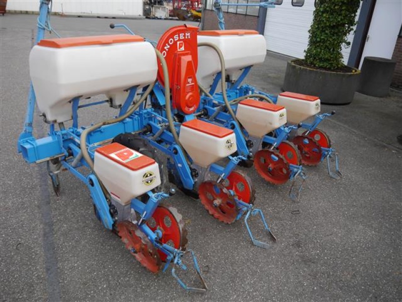 Monosem semoir pneumatique 4 rangs • Duijndam Machines