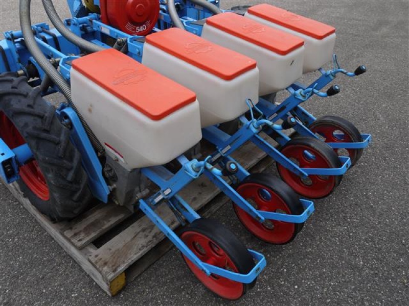 Seminatrice pneumatica Monosem per mais girasoli e fagioli • Duijndam ...