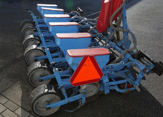 Monosem pneumatische zaaimachine voor zonnebloemen 6 rijen • Duijndam ...