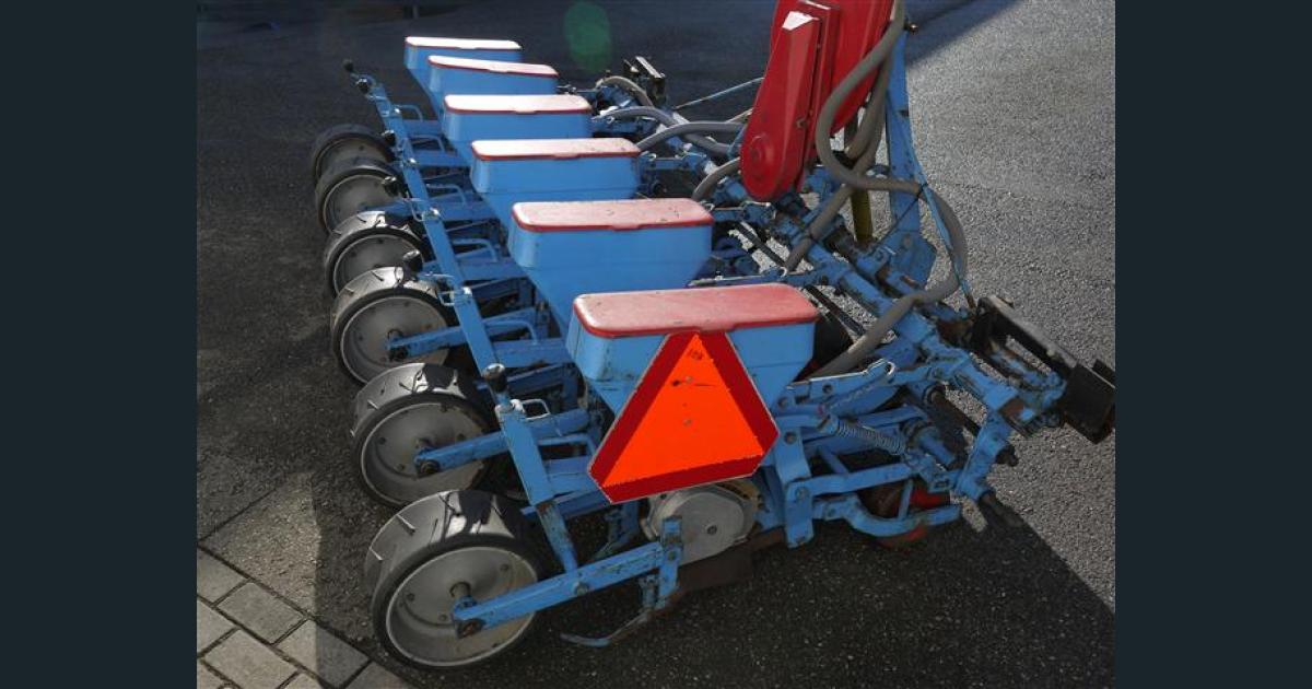 Monosem 6 rows pneumatic sowing machine for sunflowers and beans ...