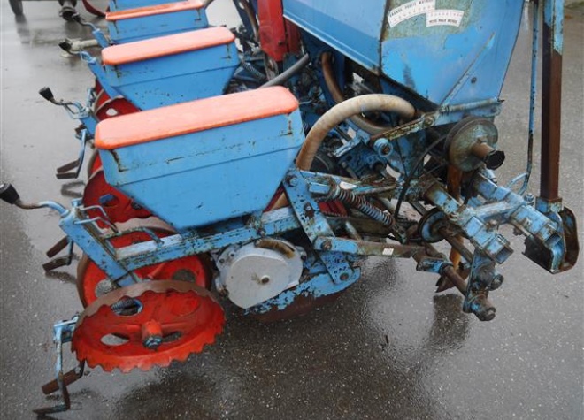 Monosem semoir pneumatique 4 rangs • Duijndam Machines
