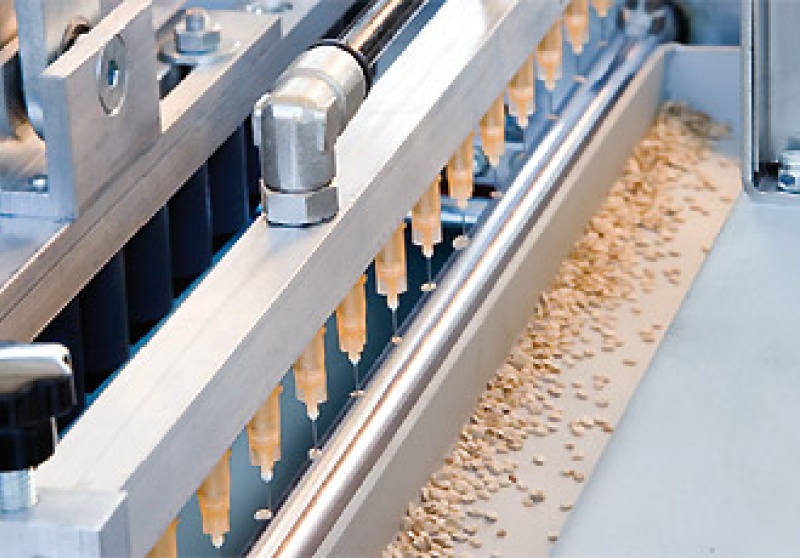 Mosa needle seeder complete with vermiculite and water dispenser ...