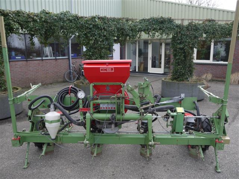 Nodet pneumatische zaaimachine met 6 rijen • Duijndam Machines