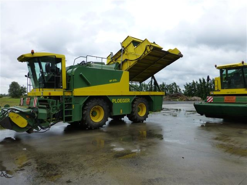 Ploeger BP 2000 self-propelled bean picker • Duijndam Machines