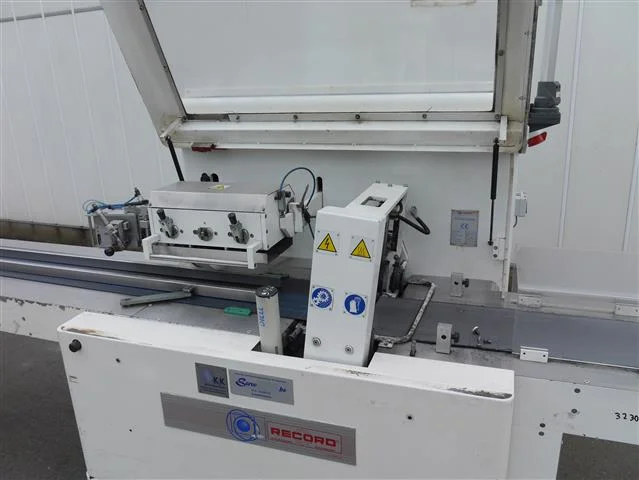 Record Nova Horizontal flow pack machine • Duijndam Machines