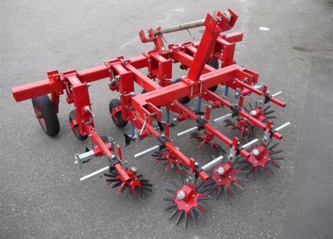 Steketee schoffelmachine met vingerwieders • Duijndam Machines