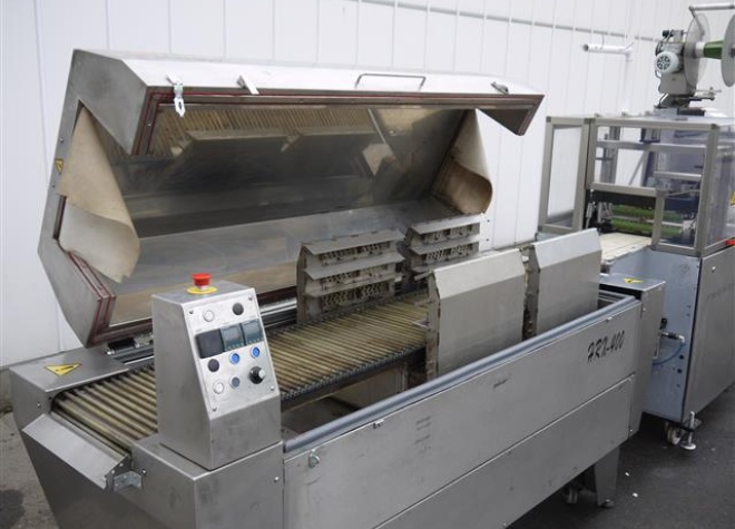 Ulma PV-350 LSH /SPH packing machine with shrink tunnel • Duijndam Machines