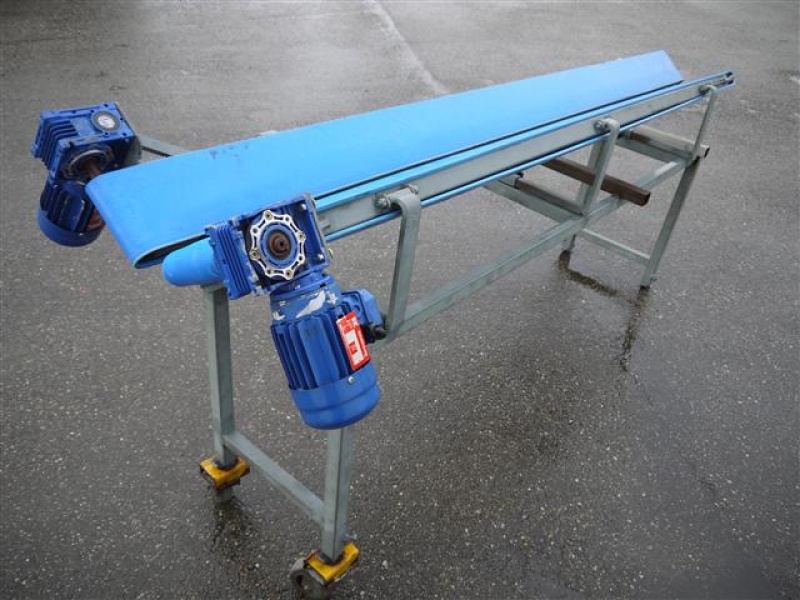 V- conveyor consist of 2 conveyorbelts • Duijndam Machines