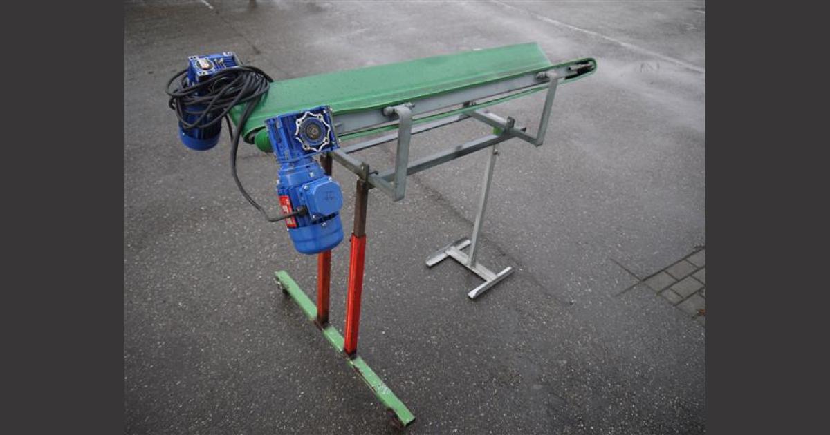 V- conveyor 2 conveyorbelts with 380 volt motors • Duijndam Machines