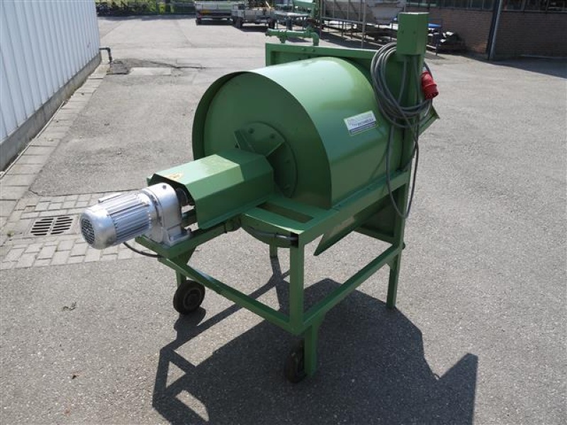 Compact kleine trommelwasser voor wortelen • Duijndam Machines