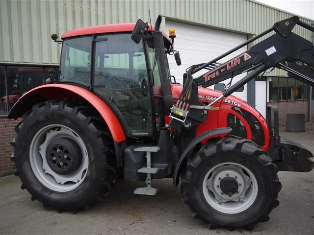 Tractor Zetor 10641 with frontloader • Duijndam Machines