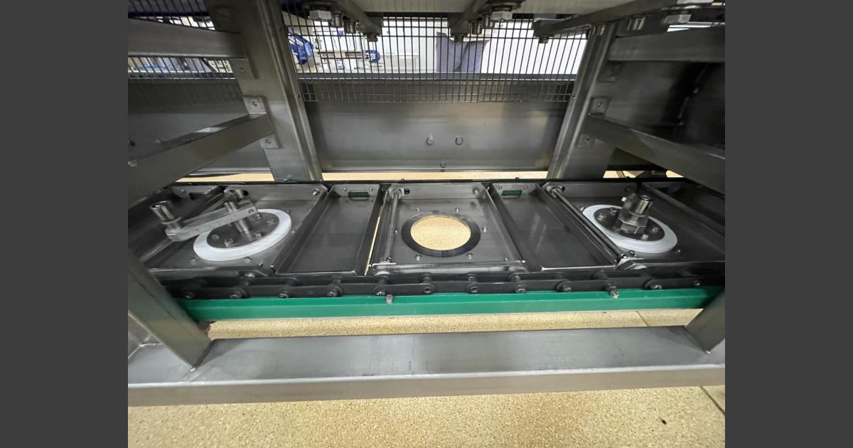 AP15 + GTF pineapple and melon peeler(AP15) and slicer(GTF) • Duijndam ...