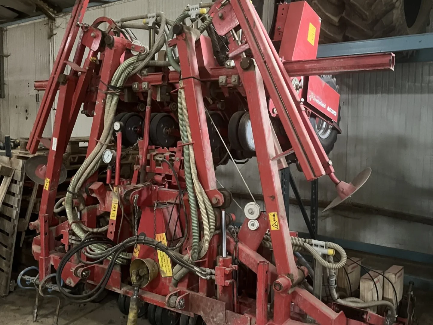 Accord Miniair S pneumatic sowing machine 12 double rows, for 3 beds ...