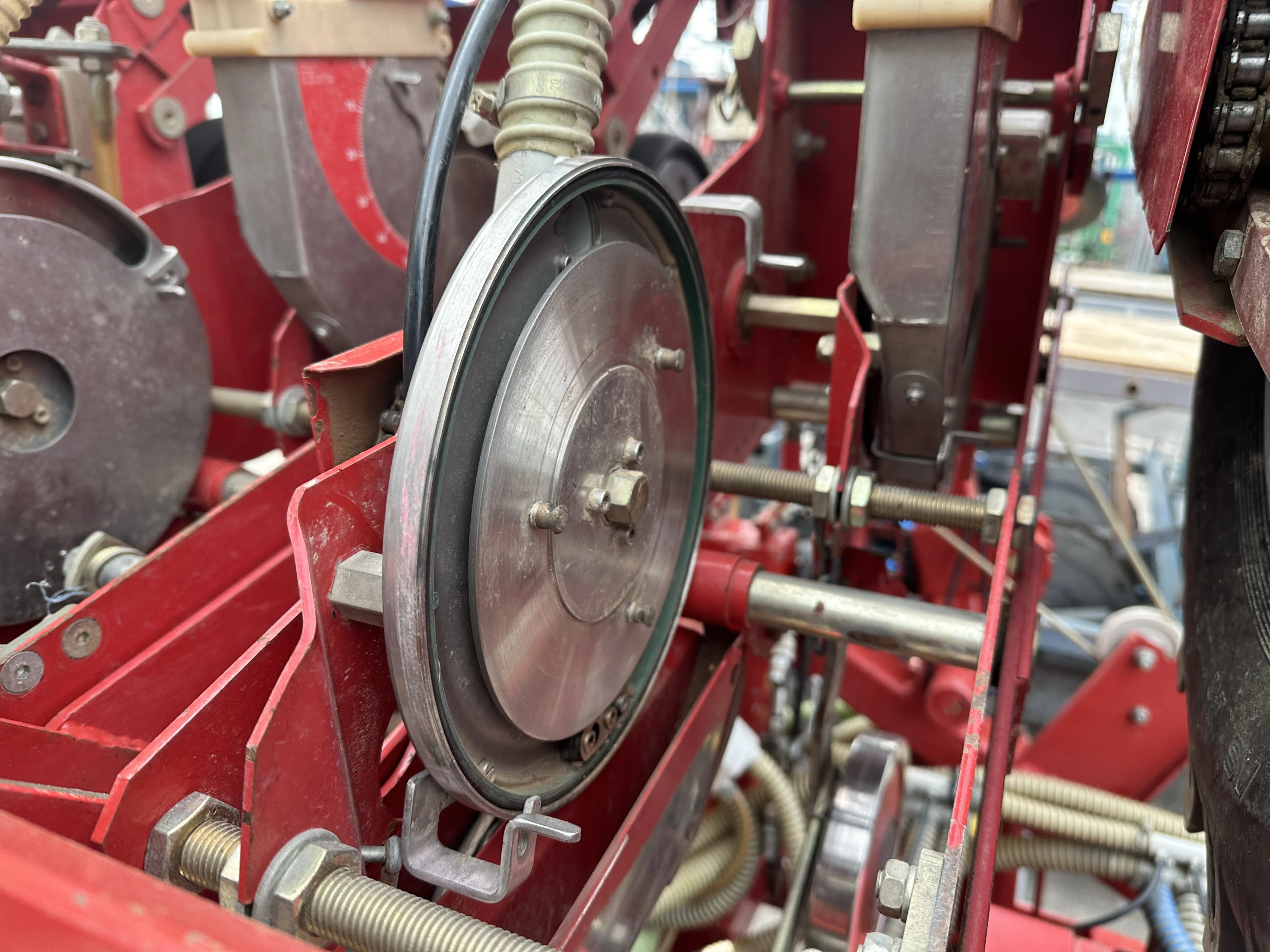 Accord Miniair S pneumatic sowing machine 12 double rows, for 3 beds ...