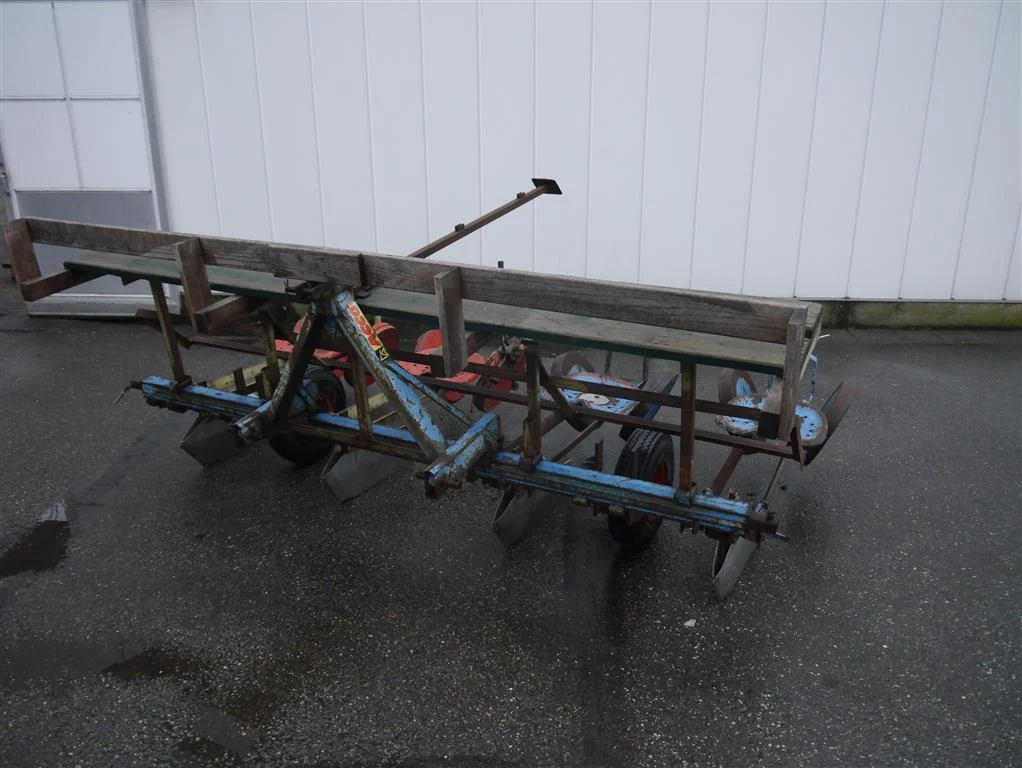 Accord slot maker planting machine • Duijndam Machines