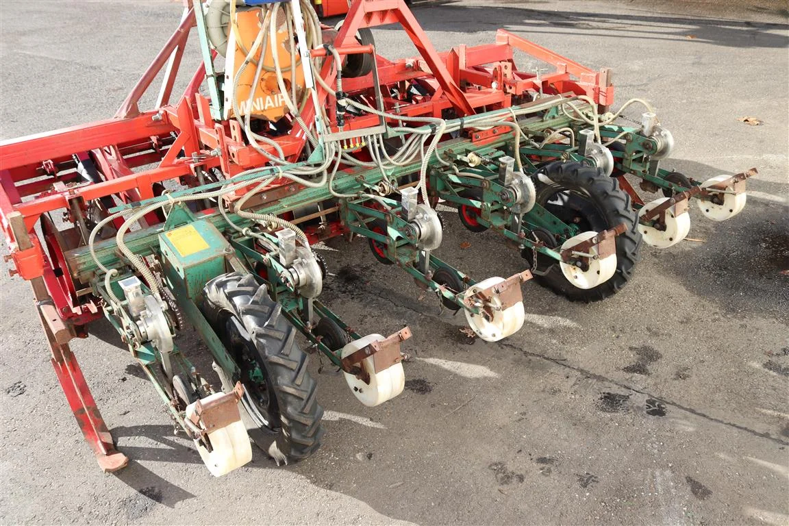 Vicon Accord miniar pneumatic sowing machine 6 rows with hill former ...
