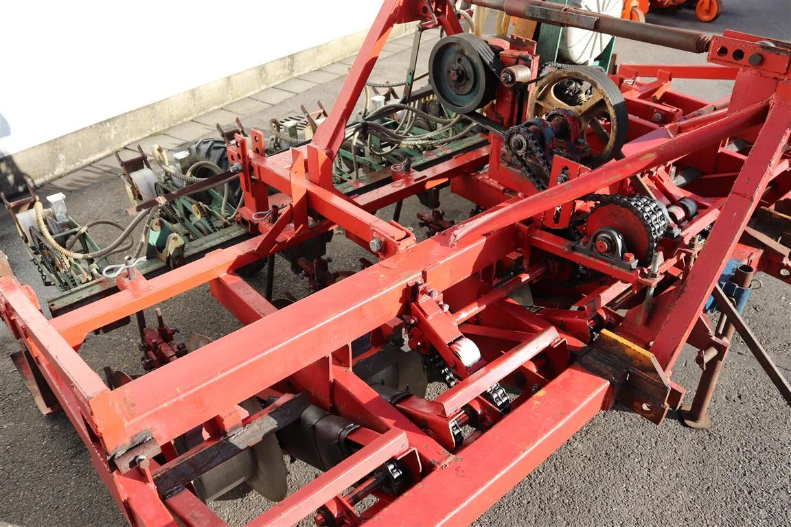 Vicon Accord miniar pneumatic sowing machine 6 rows with hill former ...