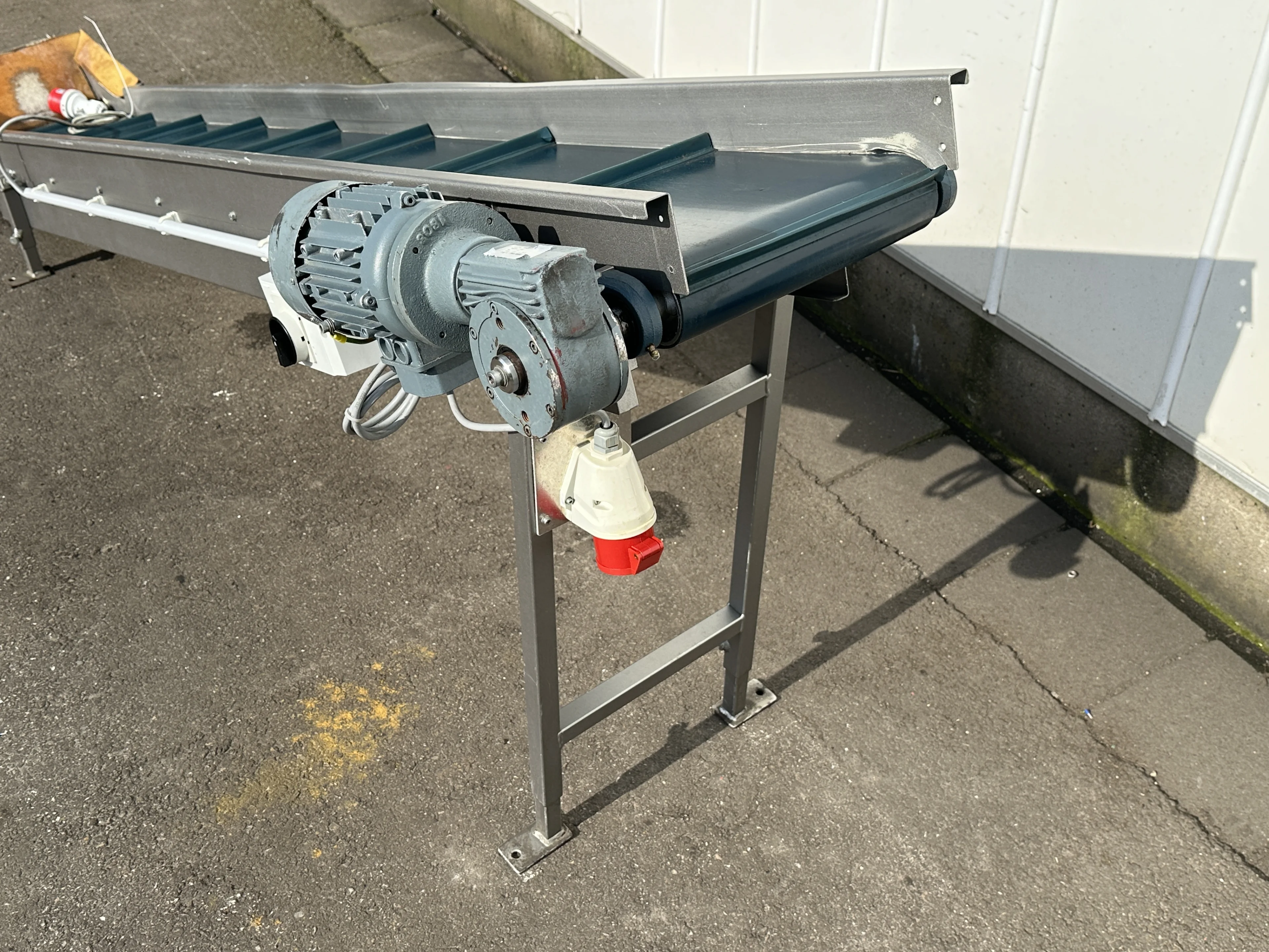 Affeld elevator conveyor 250 x 30 cm • Duijndam Machines