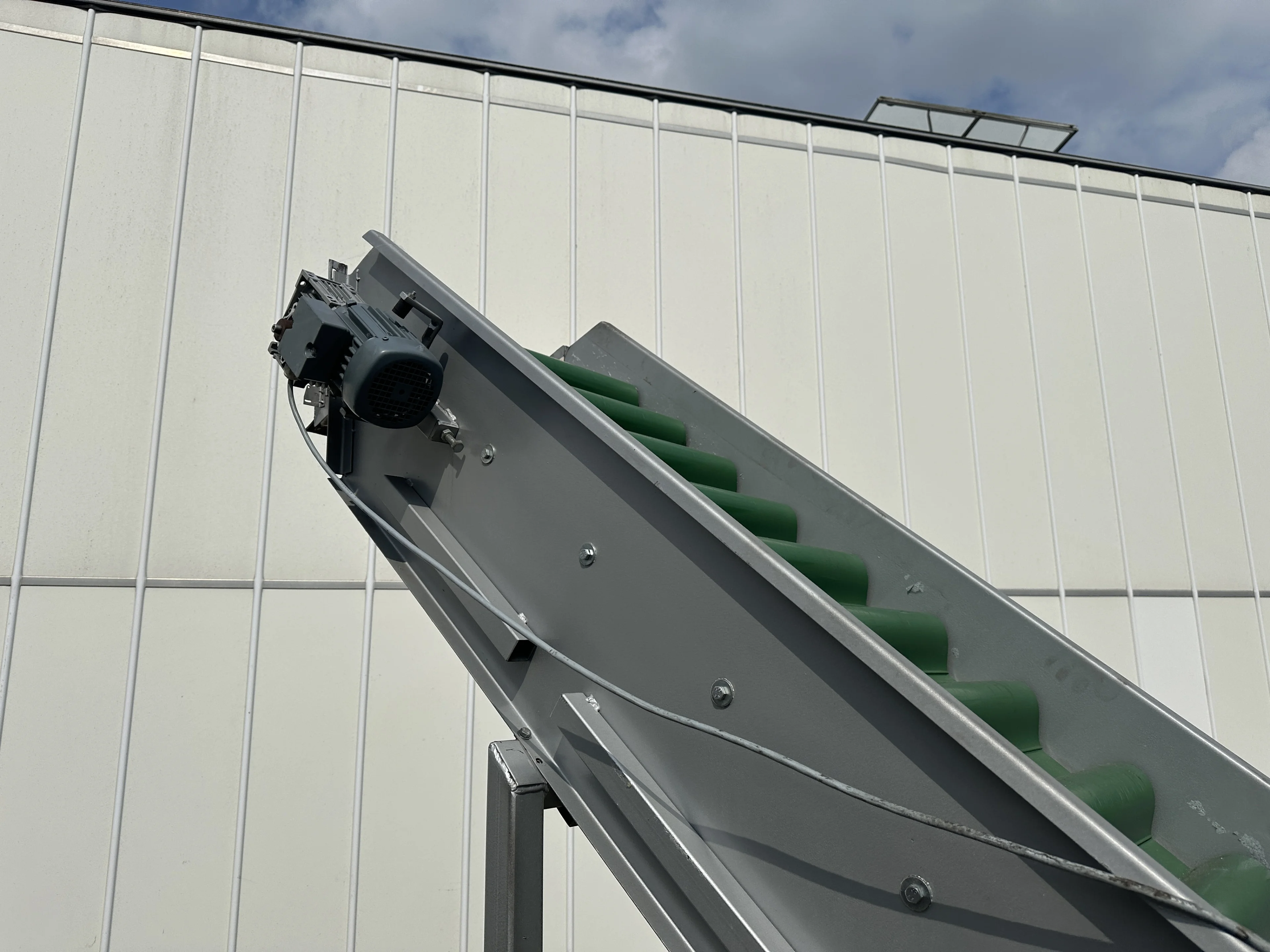 Elevator incline conveyor 280 x 50 cm • Duijndam Machines