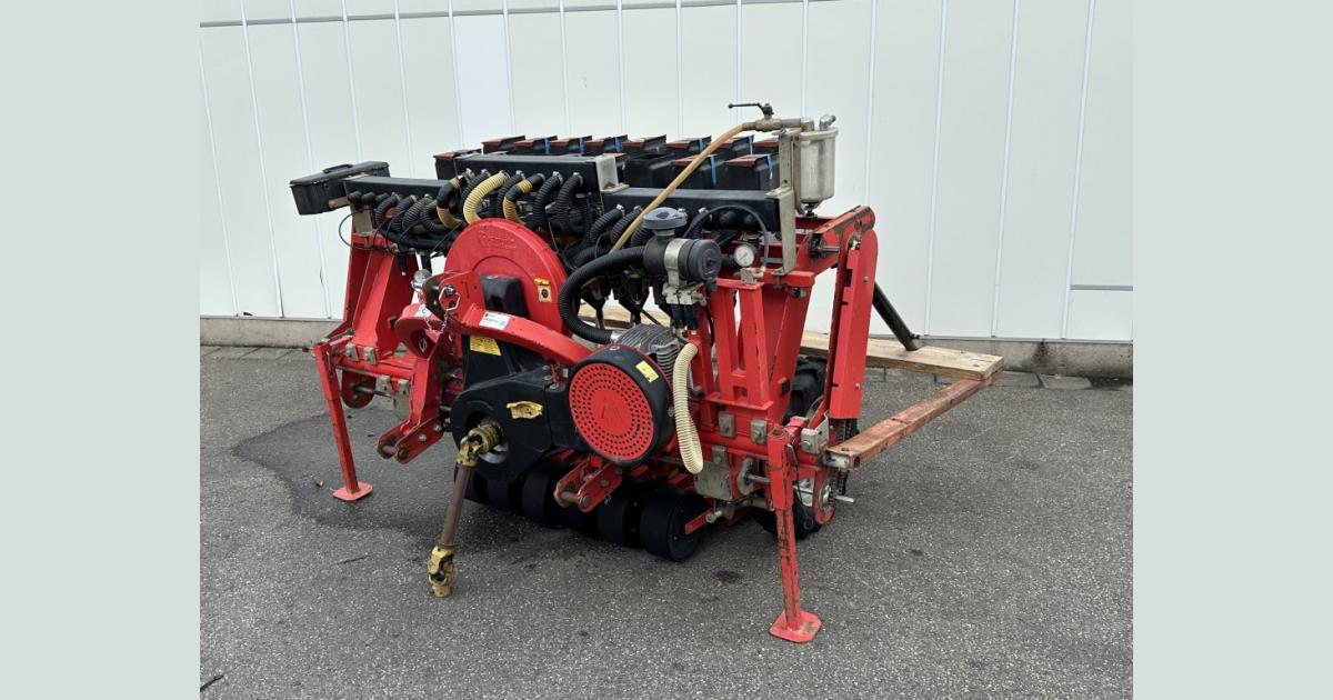 Agricola A1640 SNT2290 pneumatic sowing machine 12 rows with 16 ...