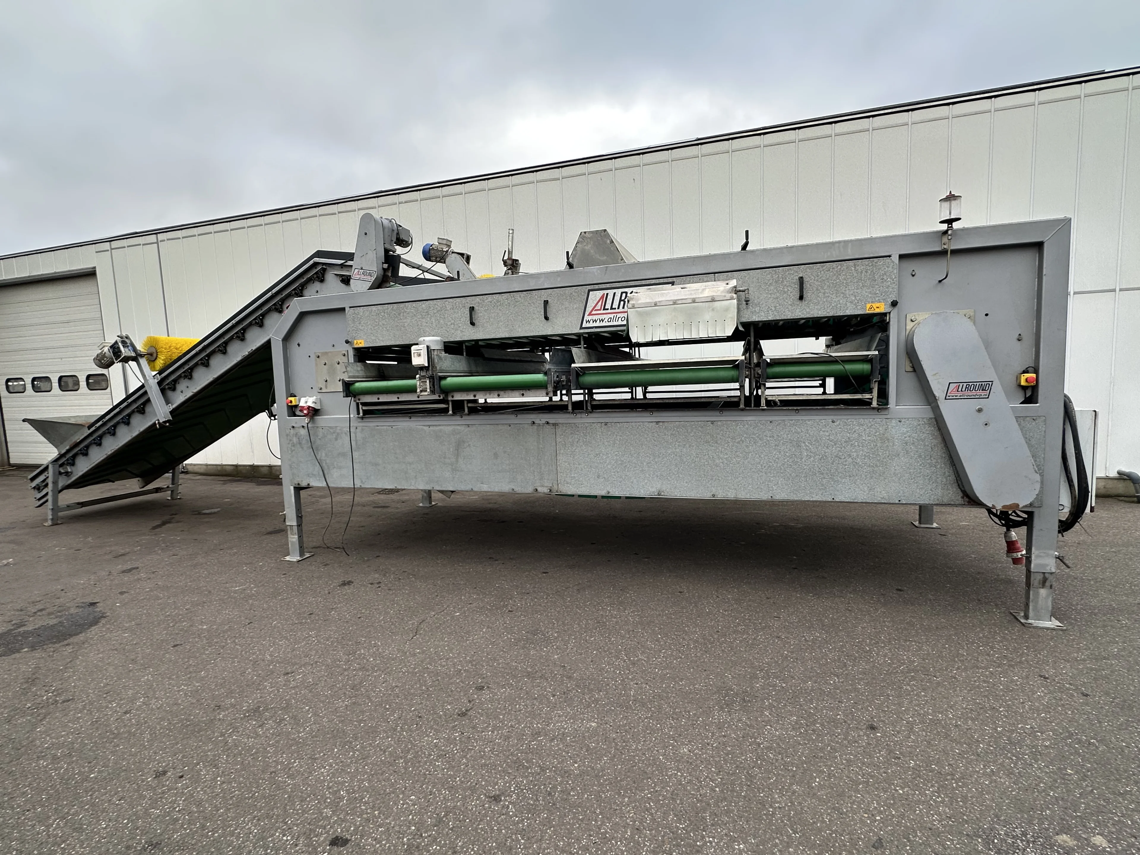 Allround radial roller grader with 4 sortings • Duijndam Machines