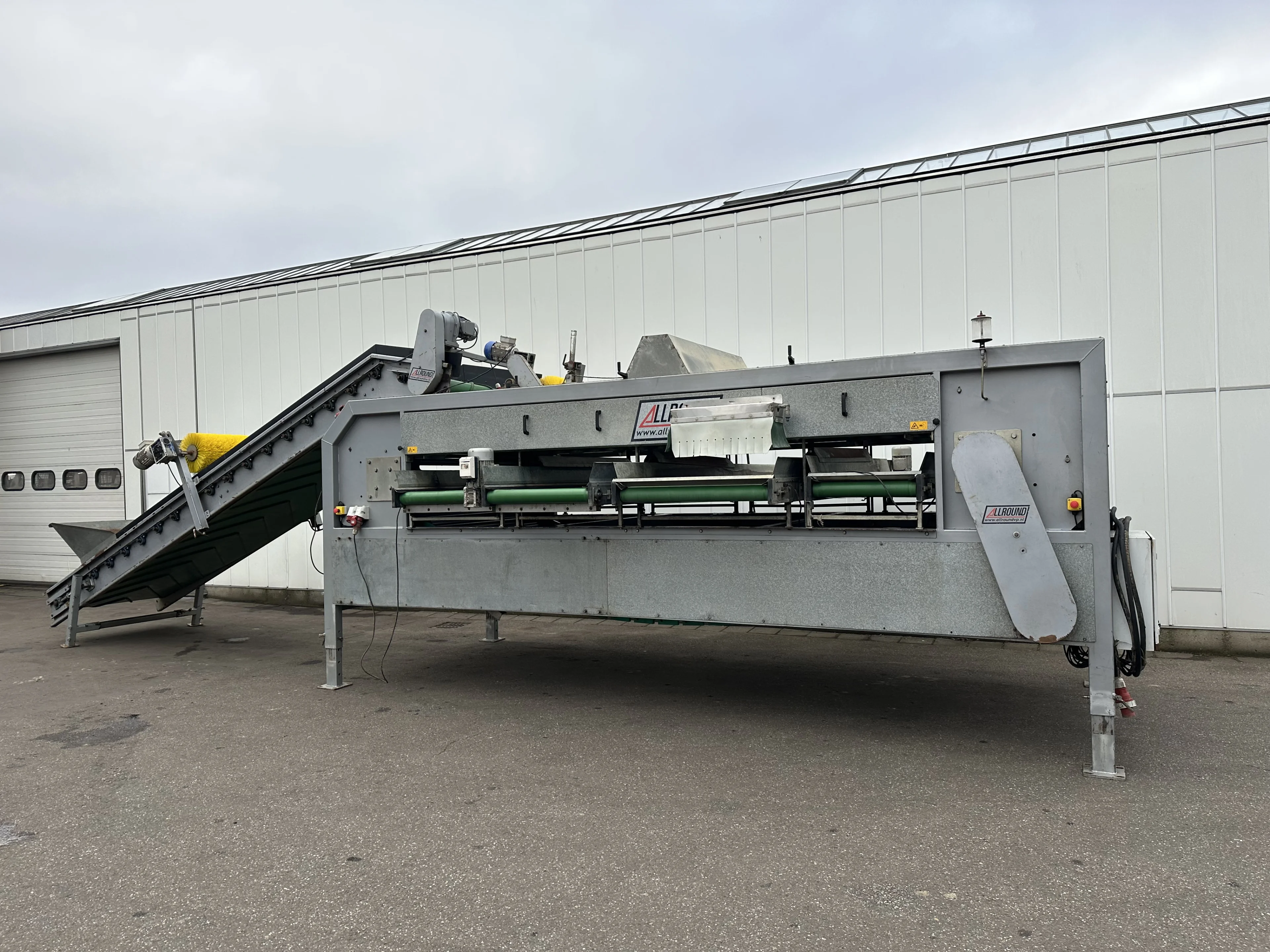 Allround radial roller grader with 4 sortings • Duijndam Machines