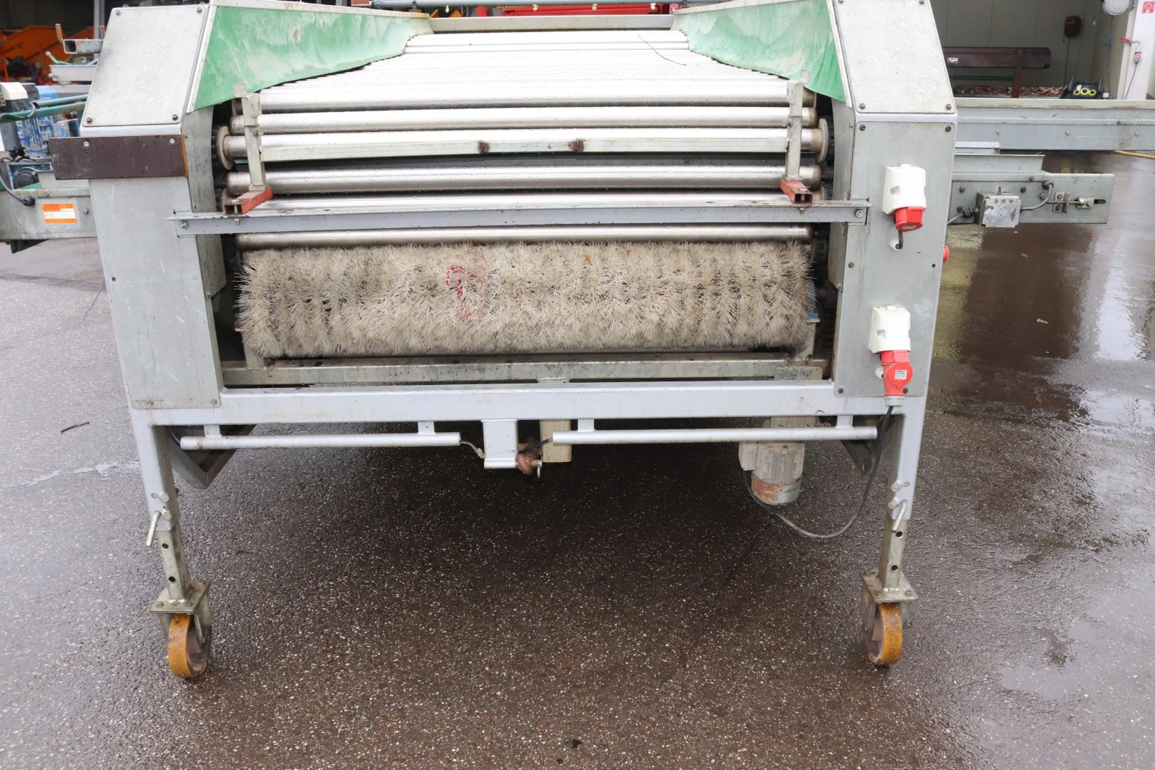 Allround radial rollergrader with 3 product conveyors • Duijndam Machines