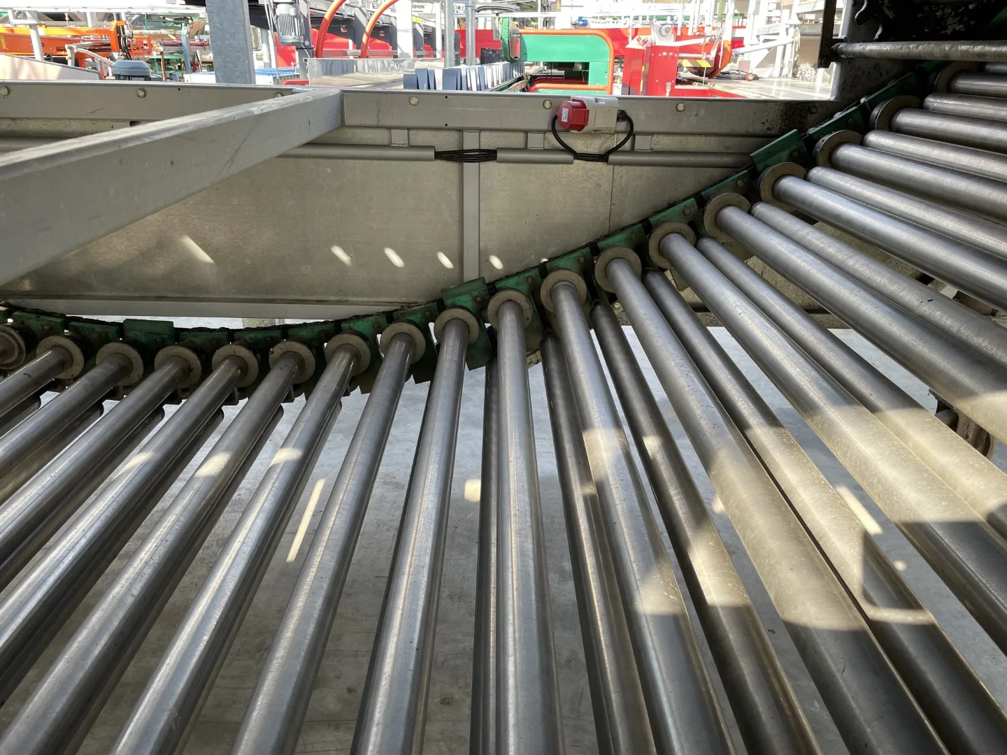 Allround radial rollergrader with 3 product conveyors • Duijndam Machines