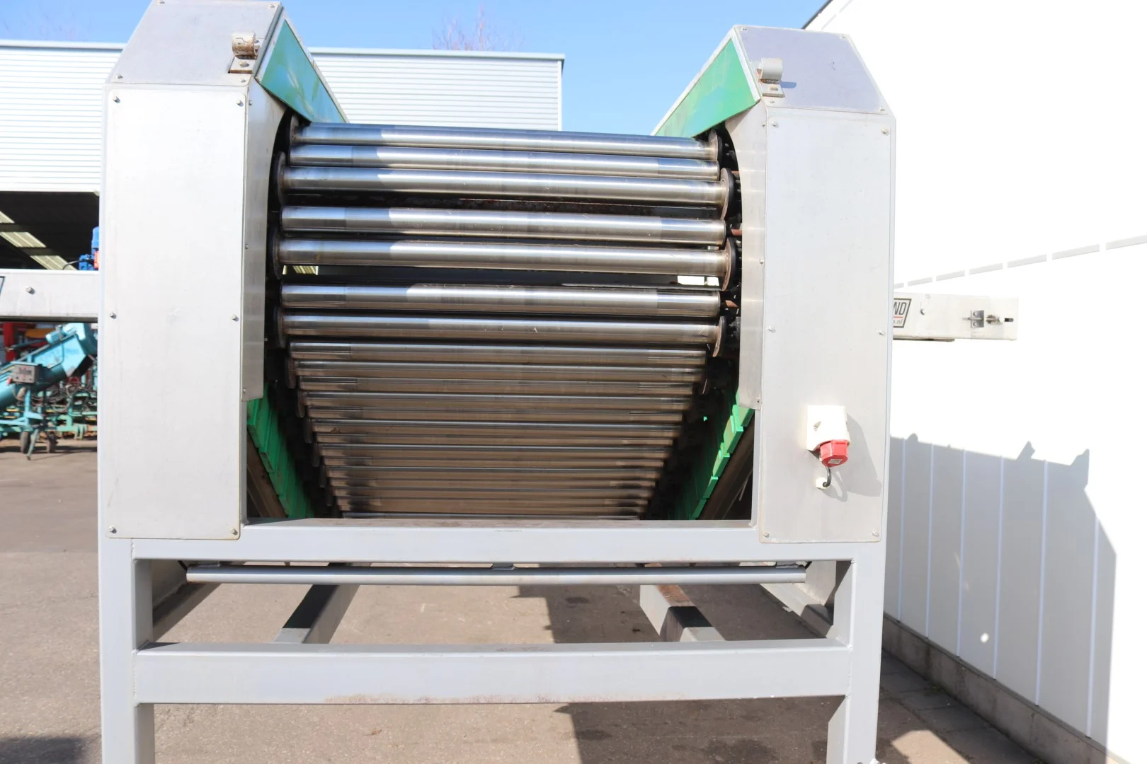 Allround radial rollergrader with 7 product conveyors • Duijndam Machines