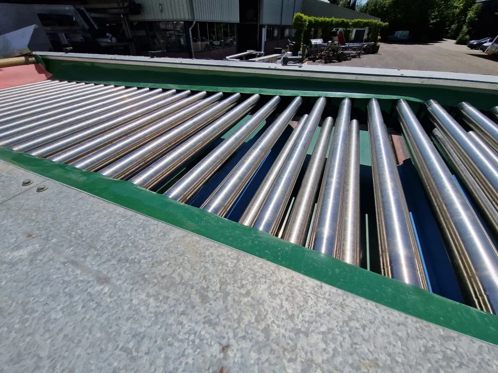 Allround roller sorting machine with brush and feeding conveyor ...