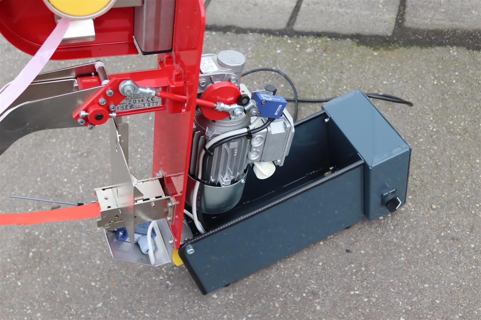 ARC adhesive tape binding machine • Duijndam Machines