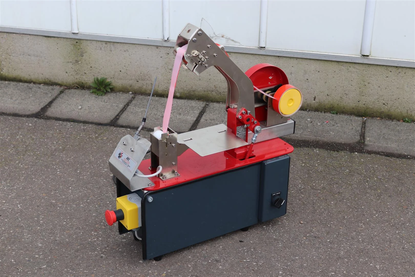 ARC adhesive tape binding machine • Duijndam Machines