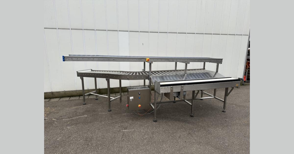 Arco packing conveyor with infeed and outfeed roller conveyors for ...