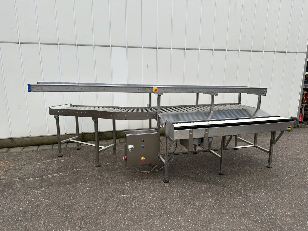 Arco packing conveyor with infeed and outfeed roller conveyors for ...